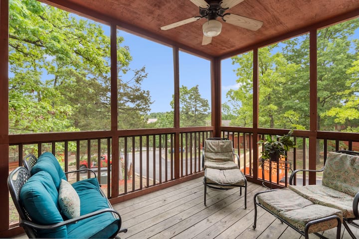 Wooded Cabin Near Hwy 76 Sleeps 8 - Branson, MO