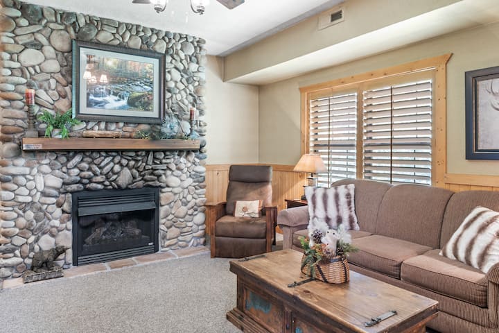 Luxury 2br+l Cabin Close To Shows & Attractions! - Branson, MO