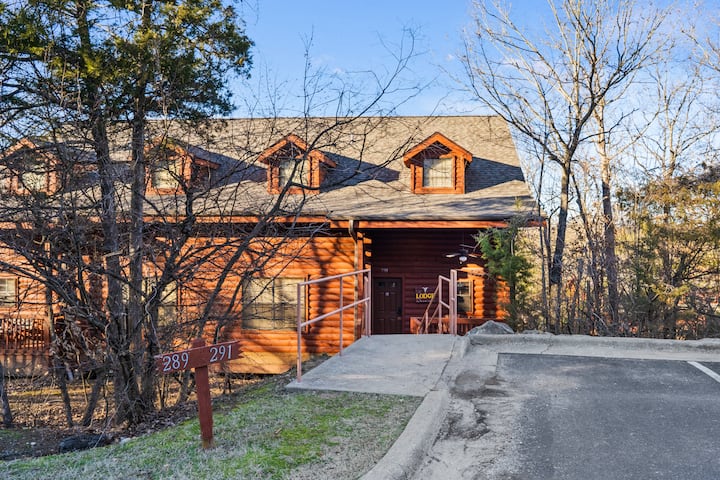 2 Bdrm + Loft Cabin, Near Hwy 76 Shows & Shopping! Ticket And Golf Discounts! - Branson, MO