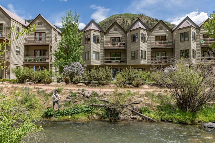 River Location! 2 Blocks To Lift 7 & To The Gondol - Telluride, CO