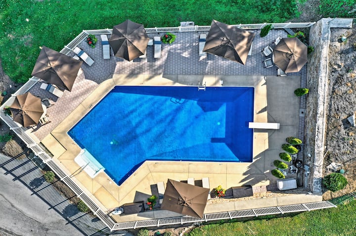 Endless Family Fun @ Private Lux Retreat Sleeps 25 - Hershey, PA