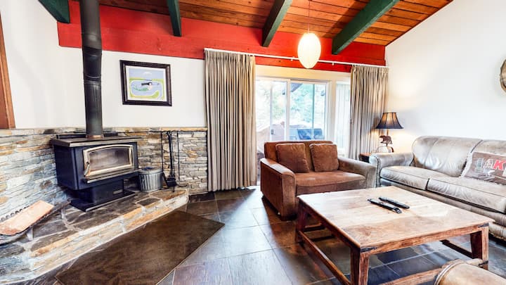 Mammoth Estates 215 Artistic Design Mountain Cabin, Fabulous Location, Walk To The Village By Redawning - California