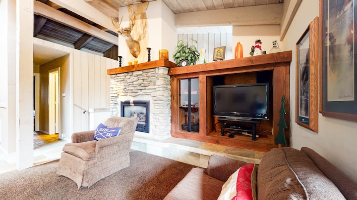 Mammoth Estates 126 Comfortable Large Townhouse - June Lake, CA