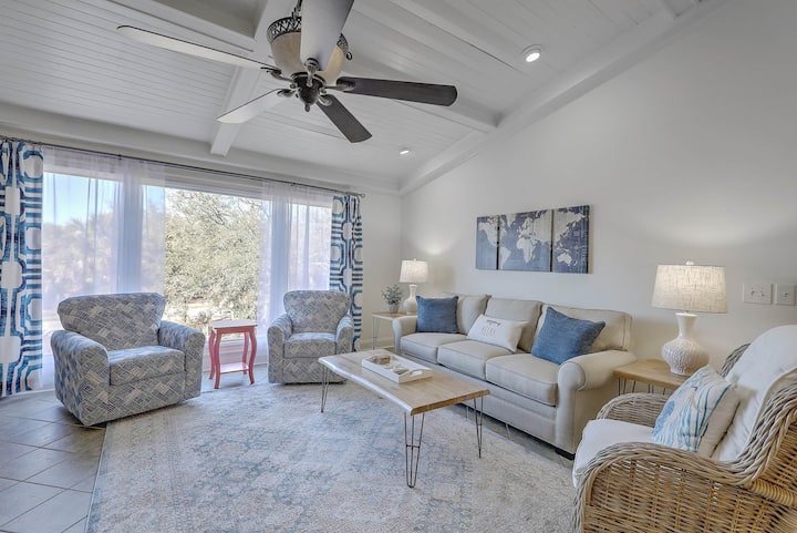 Lagoon Villa 22 - Balcony! Close Walk To Beach! - Isle of Palms, SC