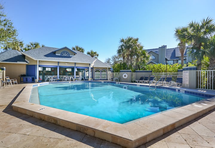 Steps To Car-free Beach | 2br + Loft - Edgewater, FL