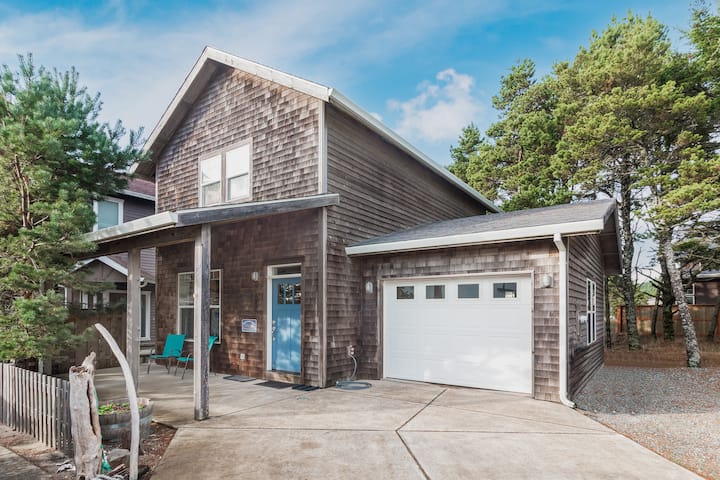 Twin Sands - Updated, Cozy, Hot Tub Home. Dog Ok - Cloverdale, OR