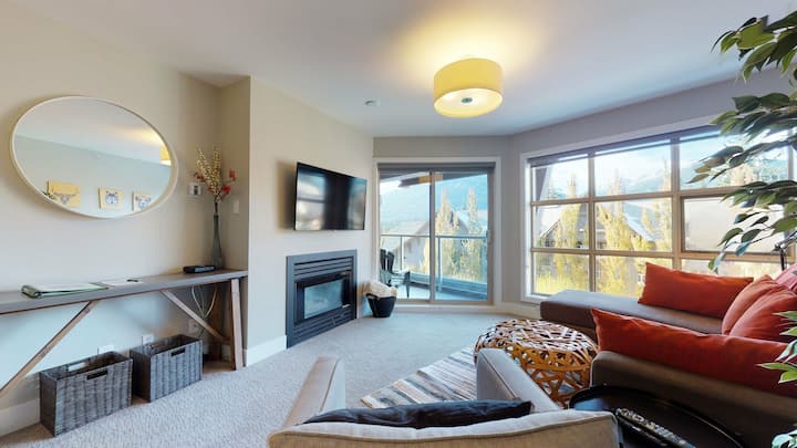 Aspens #561 Prime Ski-in Ski-out! Pool, Hot Tubs! - Whistler Blackcomb