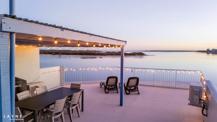 Waterfront 3 Bedroom Rooftop Apartment Caloundra - Caloundra