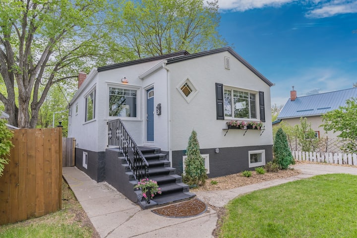 Vip Yxe - Broadway |Three Bedroom Main Floor Suite - Saskatoon
