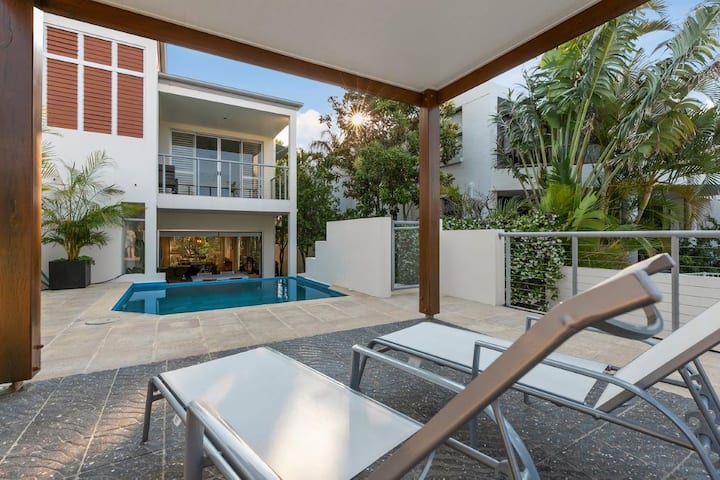 Elouera 2 - Private Duplex With Views And Pool - Noosa Heads