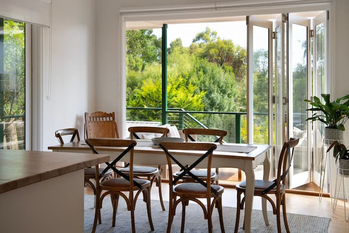 Pembroke - Modern Comforts And Scenic Views - Daylesford