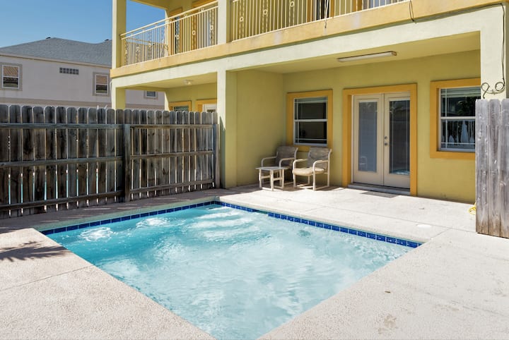Quiet Townhome Close To Beach With Private Pool! - South Padre Island