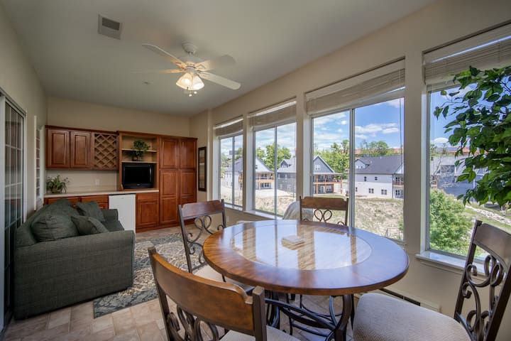 Family-friendly Branson Getaway Walk-in 2br/2ba Condo Near Golf & Shows - ブランソン, MO