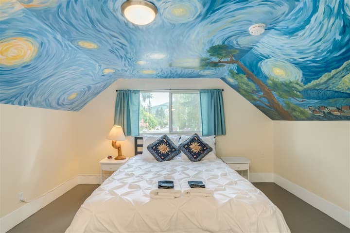 Artistic Hideaway: Relax, Play & Unwind In Style - Cashmere, WA