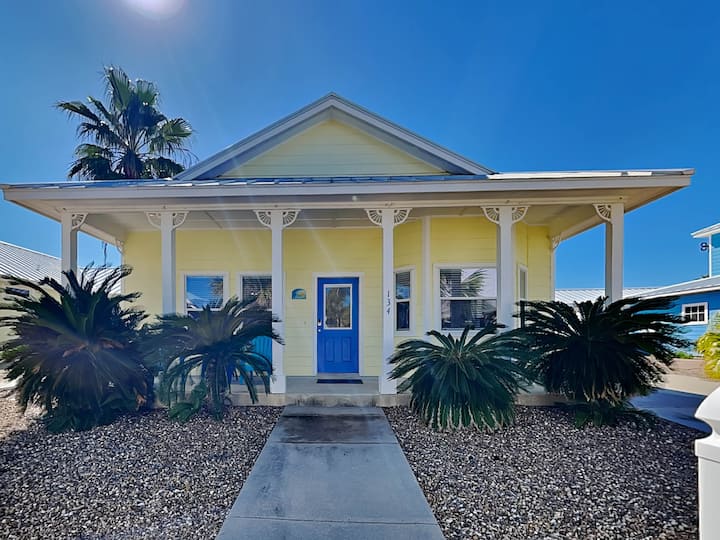 Coastal Cutie | Steps To Beach + Pool Access - Port Aransas, TX