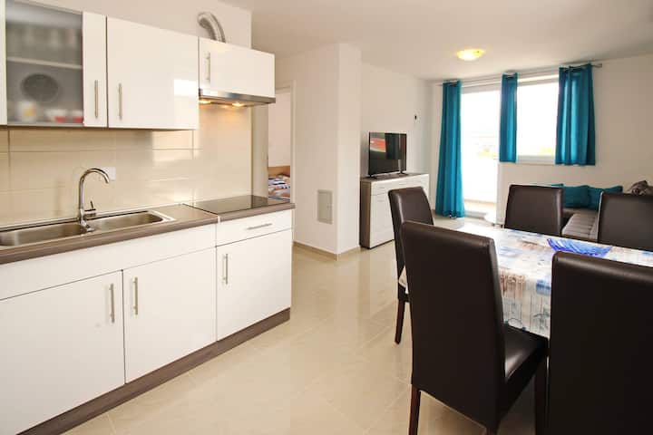 Apartment Cugalj - 1st Floor, With Balcony - Baška