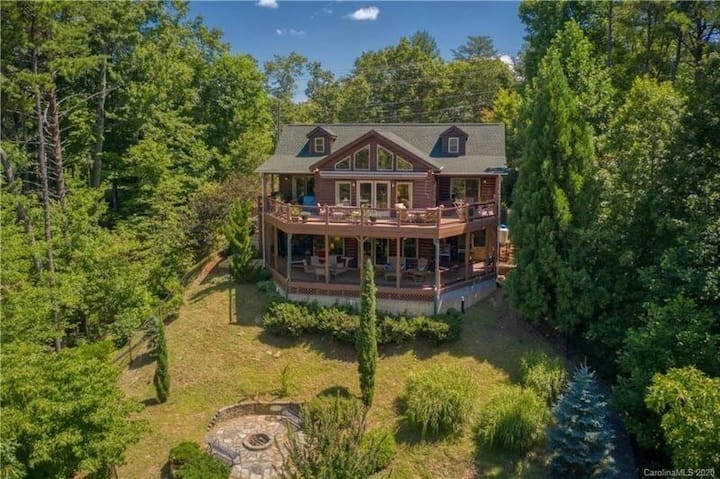 Hot Tub, Fire Pit, Great Decks! - Buffalo Lodge - Lake Lure, NC