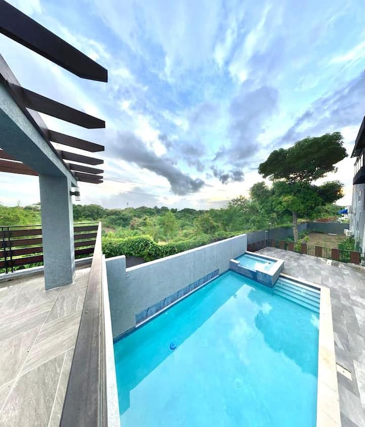 (19) Royal Retreat 2br/2.5bath, 5min To Bob Marley - Kingston