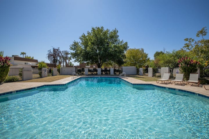 Modern Rustic Old Town Retreat • Spacious Home - Scottsdale, AZ