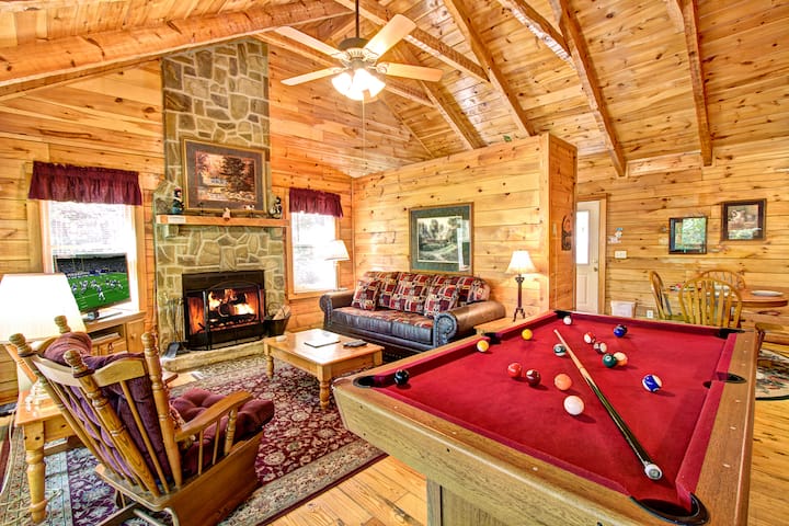 Pet Friendly, Pool Table, Hot Tub, King Bed - Gatlinburg, TN