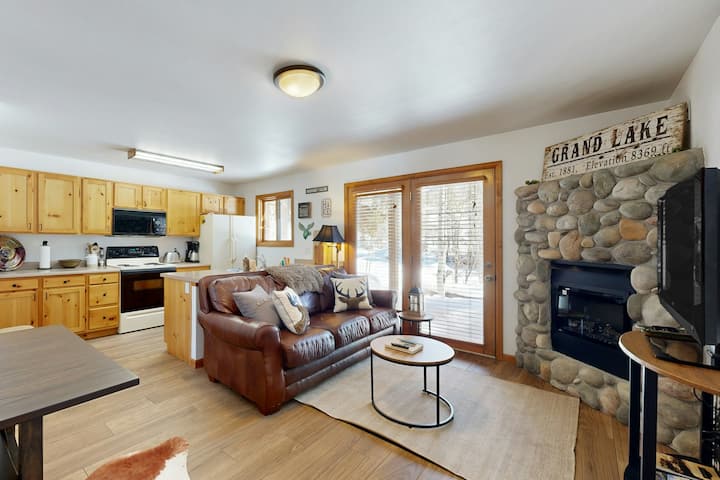 Creekside Condo W/ Patio, Fireplace & Open Layout - Grand Lake, CO