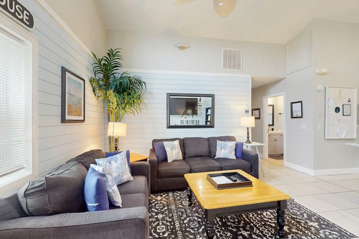 Bright 2br Oceanview Dog Friendly | Pool | Patio - St. George Island, FL
