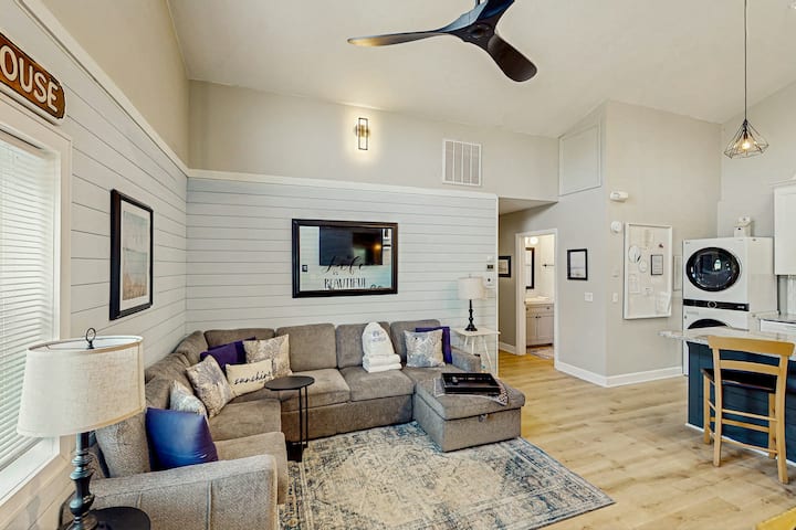 Bright 2br Oceanview Dog Friendly | Pool | Patio - St. George Island, FL