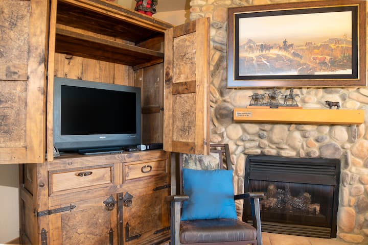 Spacious Country Cabin In Branson Theatre District - Branson, MO