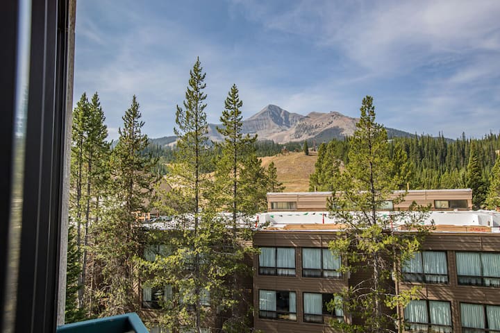 Ski In/out W/views Of Lone Peak, Shared Hot Tub - Big Sky, MT