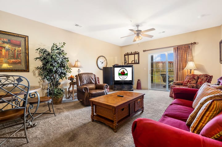 2 King Bedroom, 2 Bath Walk-in Golf Condo With Private, Covered Balcony - Branson, MO