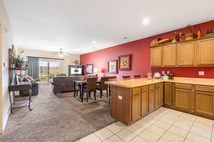 2br Golf Condo With Covered Patio & Jetted Tub - Branson, MO