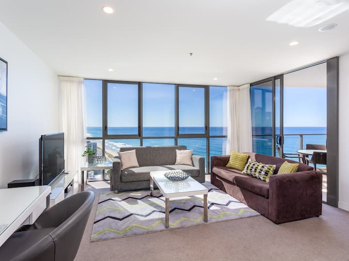 Stunning Ocean + Beach Views High Level Apartment - Gold Coast