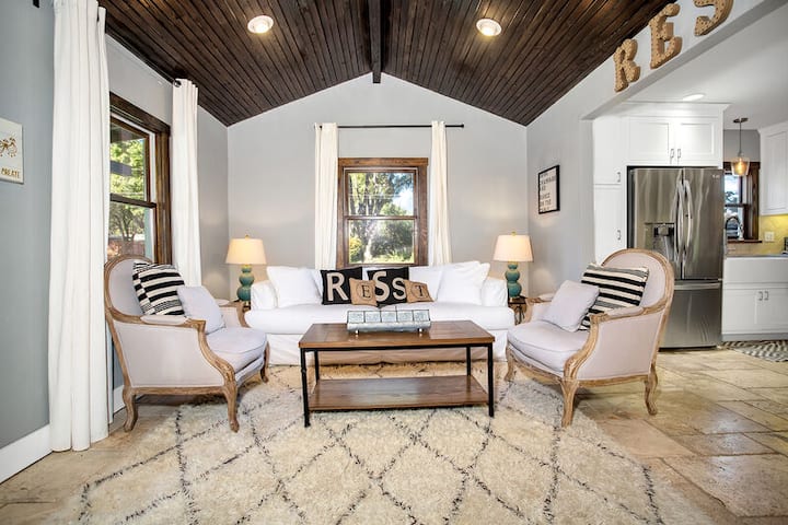 Rest Haus | In Town | Hot Tub - Fredericksburg, TX