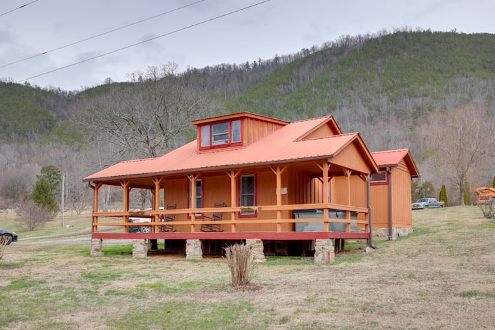 Hot Tub & Charcoal Grill: Hot Springs Getaway! - Hot Springs, NC