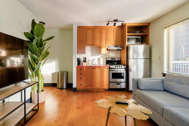 Color Splash - Fast Wifi - Heart Of Hawthorne - Portland, OR