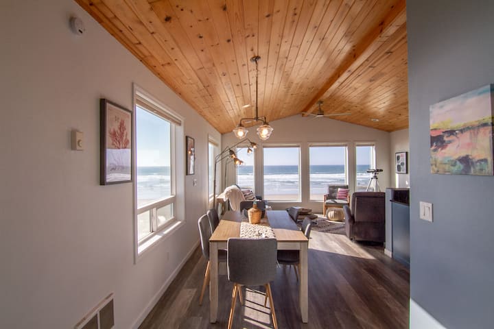 Ocean Front & Hot Tub ~ Beach, Please! - Yachats, OR