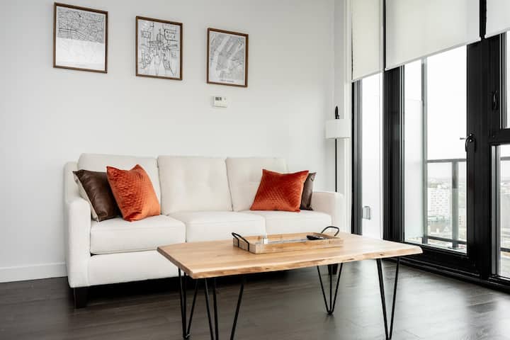 (2001) Luxury Glasshouse 1 Br Suite (311) - Winnipeg