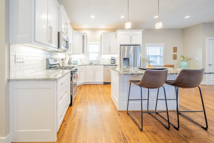 Kc Gem: Renovated Home W/ Fenced Yard! - Kansas City, MO