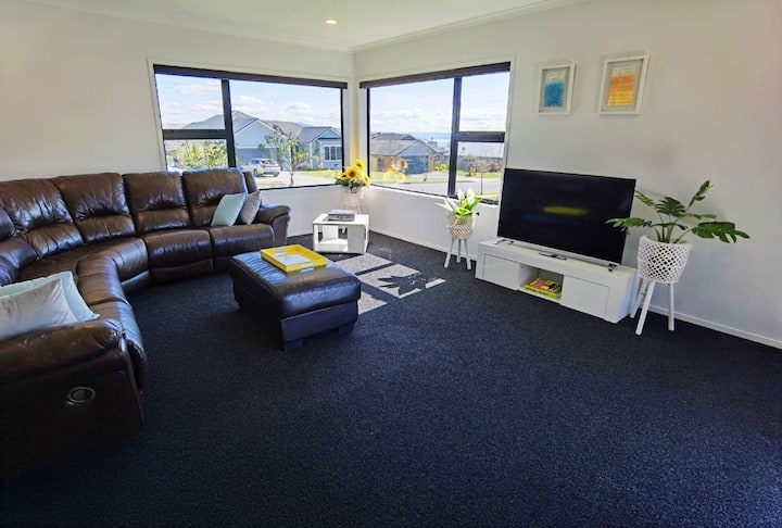 House Of Hope | Executive Home With Spa Pool - Rotorua