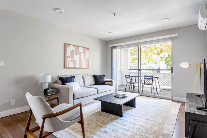 Modern Mountain View 2br W/ Gym, Spa, Parking, Near Dining, By Blueground - Palo Alto, CA