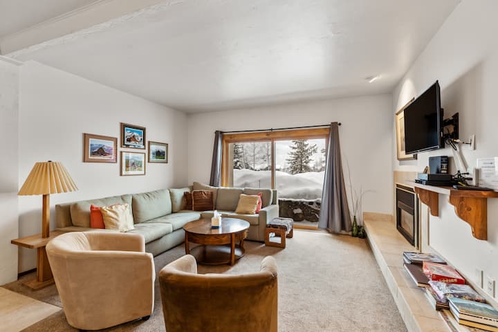 Stylish And Spacious | Updated 2br Rockies Condo! - Steamboat Springs, CO