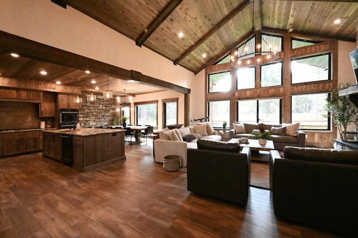 Luxury Mountain Cabin W/ Hot Tub & Theater! - Henrys Lake, ID