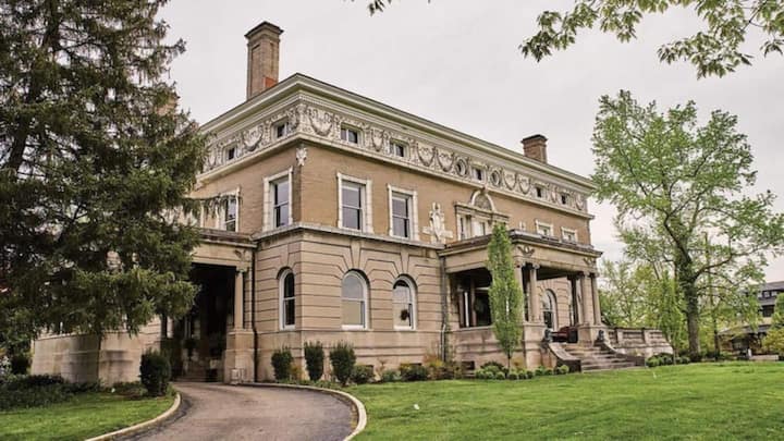 The Carriage House Loft At Marion Hall Mansion* - Cincinnati, OH