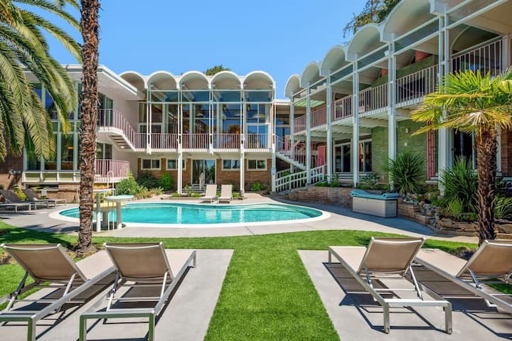 Iconia: Historic Mansion, Heated Pool, 9 Bedrooms - Napa Valley