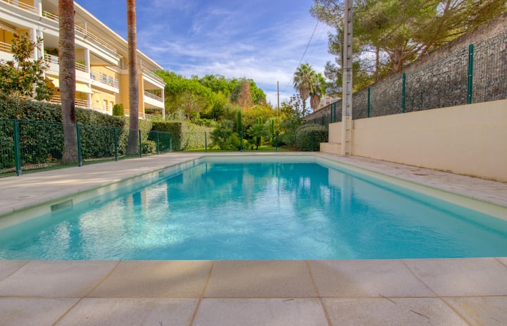 Golfe Juan - 4 Personnes - Piscine - Parking Privé - Vallauris