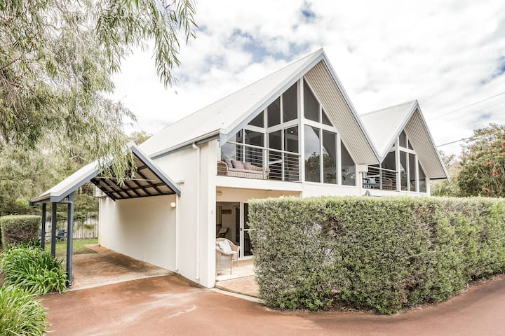 Whitesands Beach Villa | Walk & Swim - Dunsborough