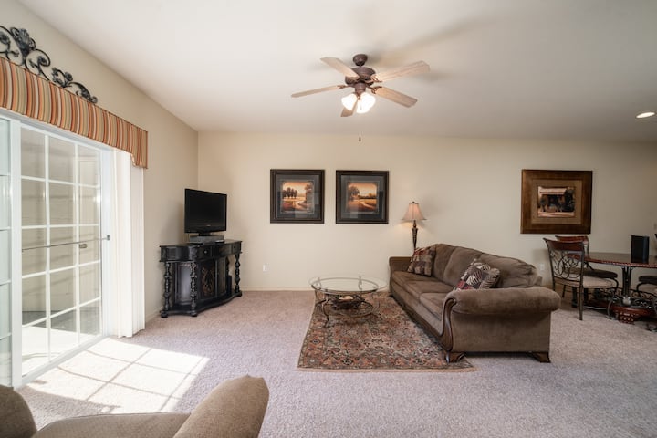 Garden Terrace Unit King Bed + Pool Access - Branson, MO