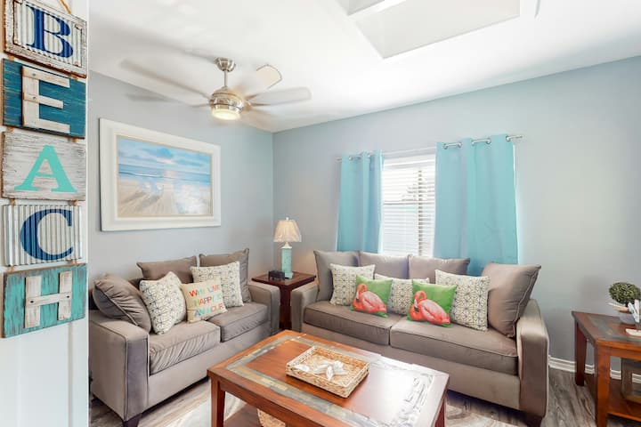 Charming 1br | Balcony | Pool | Washer/dryer - Corpus Christi, TX