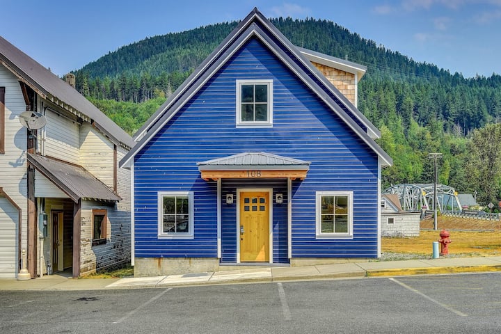 Historic Luxe Lodge In Heart Of Cascades - Index, WA