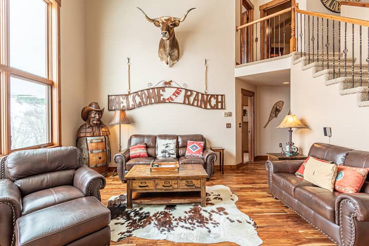 Hilltop Haven | Stunning 3br + Den Retreat! - Steamboat Springs, CO